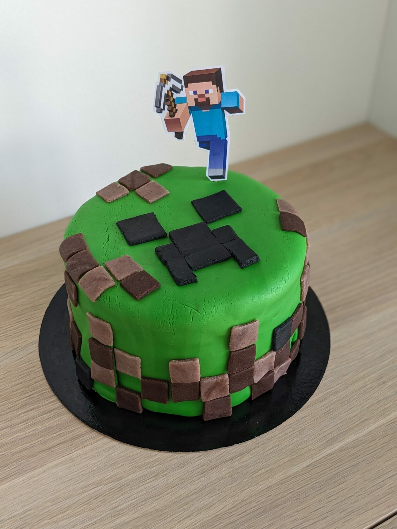 Gâteau d'anniversaire Minecraft - LesAnniversaires.com
